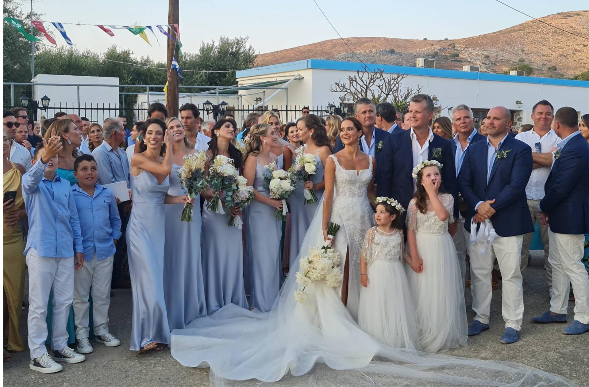 "Χαμός" στο γάμο της κόρης του Γιάννη Χαλίκου στην Ψεριμο - vimatisko.gr