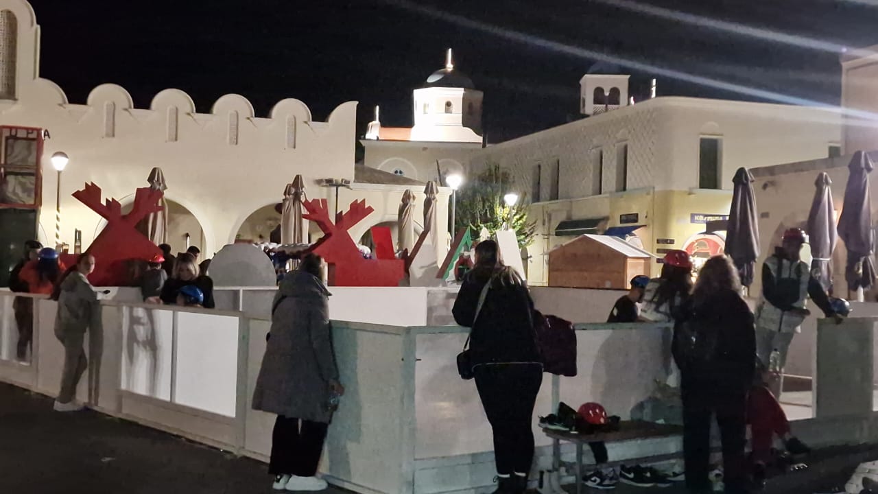 "Φωταγωγήθηκε" η Πλ. Ελευθερίας στην Κω όπου βρίσκεται το λούνα παρκ ...