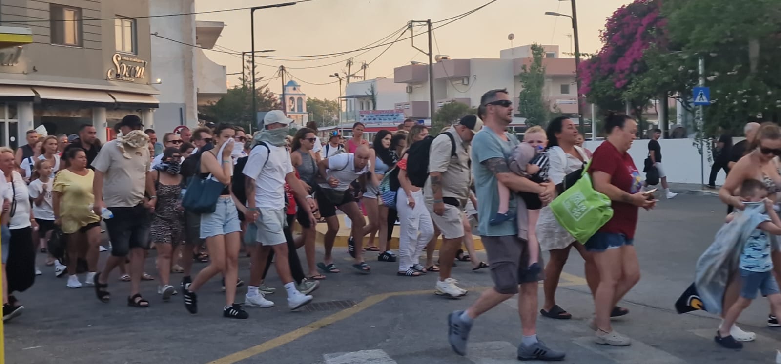 Συμβαίνει τώρα: Εκκενώνεται η Καρδάμαινα - vimatisko.gr