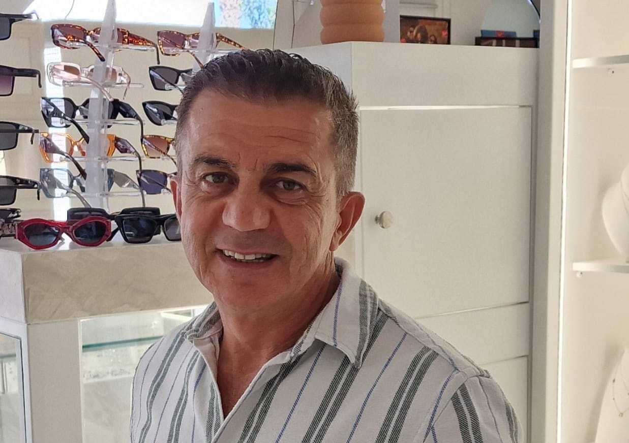 Ο κ. Ν. Νάστος, κάτοικος Καρδάμαινας μιλάει για τις συνεχείς φωτιές στο ...