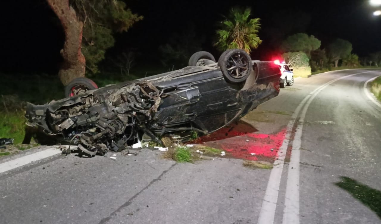 Αναποδογύρισε αυτοκίνητο στην Κεφαλο - "Άγιο" είχαν οι επιβαίνοντες ...