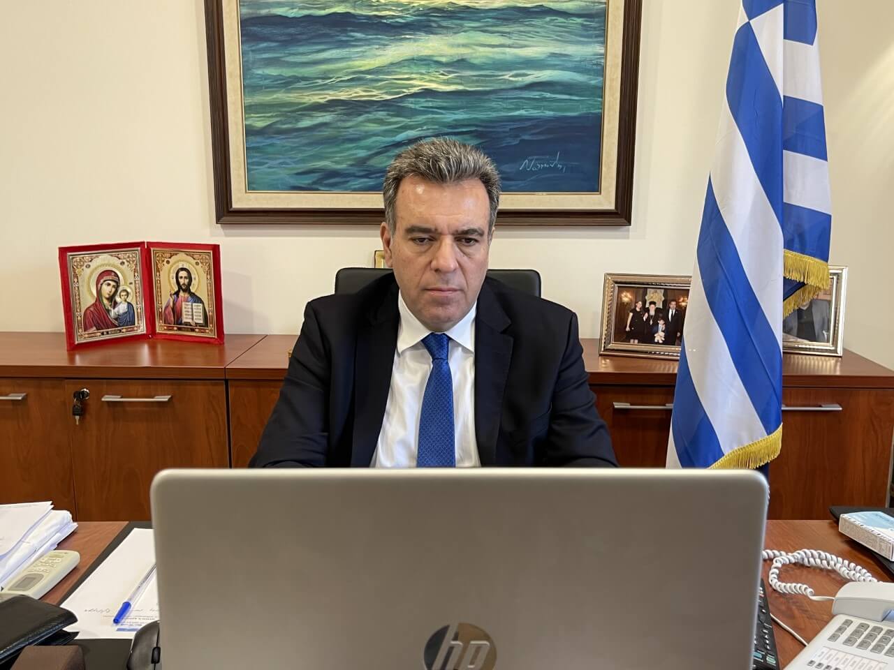 Κοινοβουλευτική παρέμβαση του Μ. Κόνσολα για τις γονικές άδειες των στρατιωτικών - vimatisko.gr