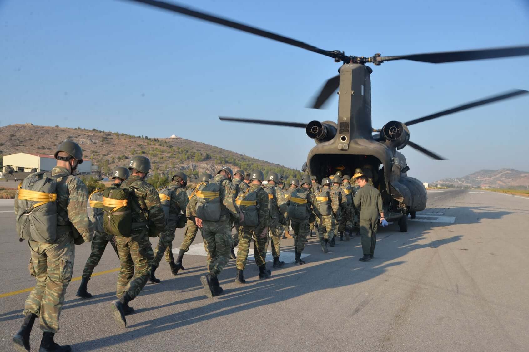 Στόλο μεταγωγικών αεροσκαφών αποκτούν εκ νέου οι Ένοπλες Δυνάμεις – Στα ...