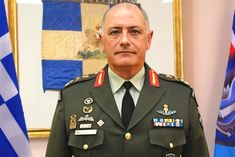 Ο αντιστράτηγος Γ. Μανουράς (πρώην Διοικητής της 80 ΑΔΤΕ στην Κω) στο ...