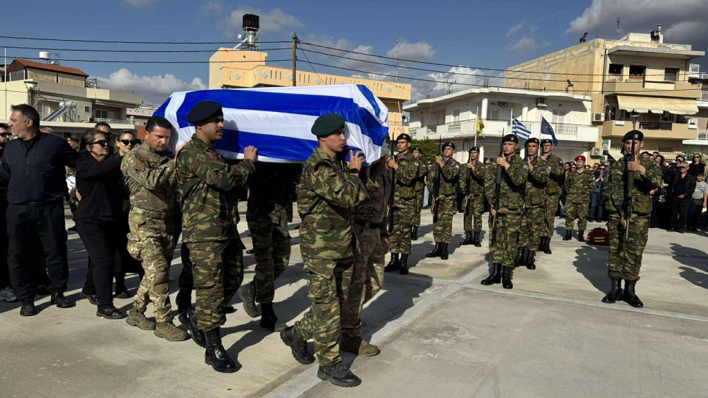 Σε κλίμα οδύνης η κηδεία του 19χρονου Ραφαήλ που σκοτώθηκε στη Ρόδο ...
