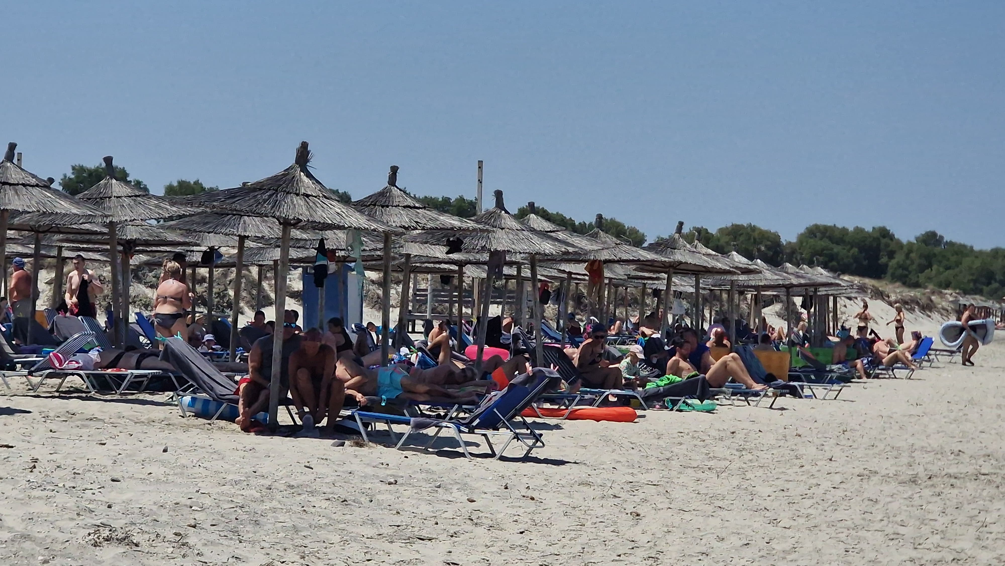 Ο τιμοκατάλογος της “ξαπλώστρας” στην Κω – Πόσα καλούνται να πληρώσουν οι πελάτες για λίγη σκιά ...