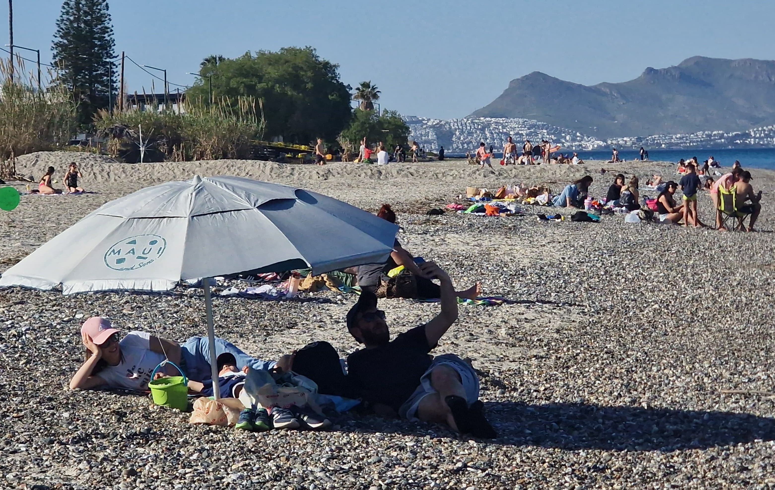 Στις παραλίες ξεχύθηκαν οι κάτοικοι της Κω λόγω των υψηλών θερμοκρασιών - vimatisko.gr
