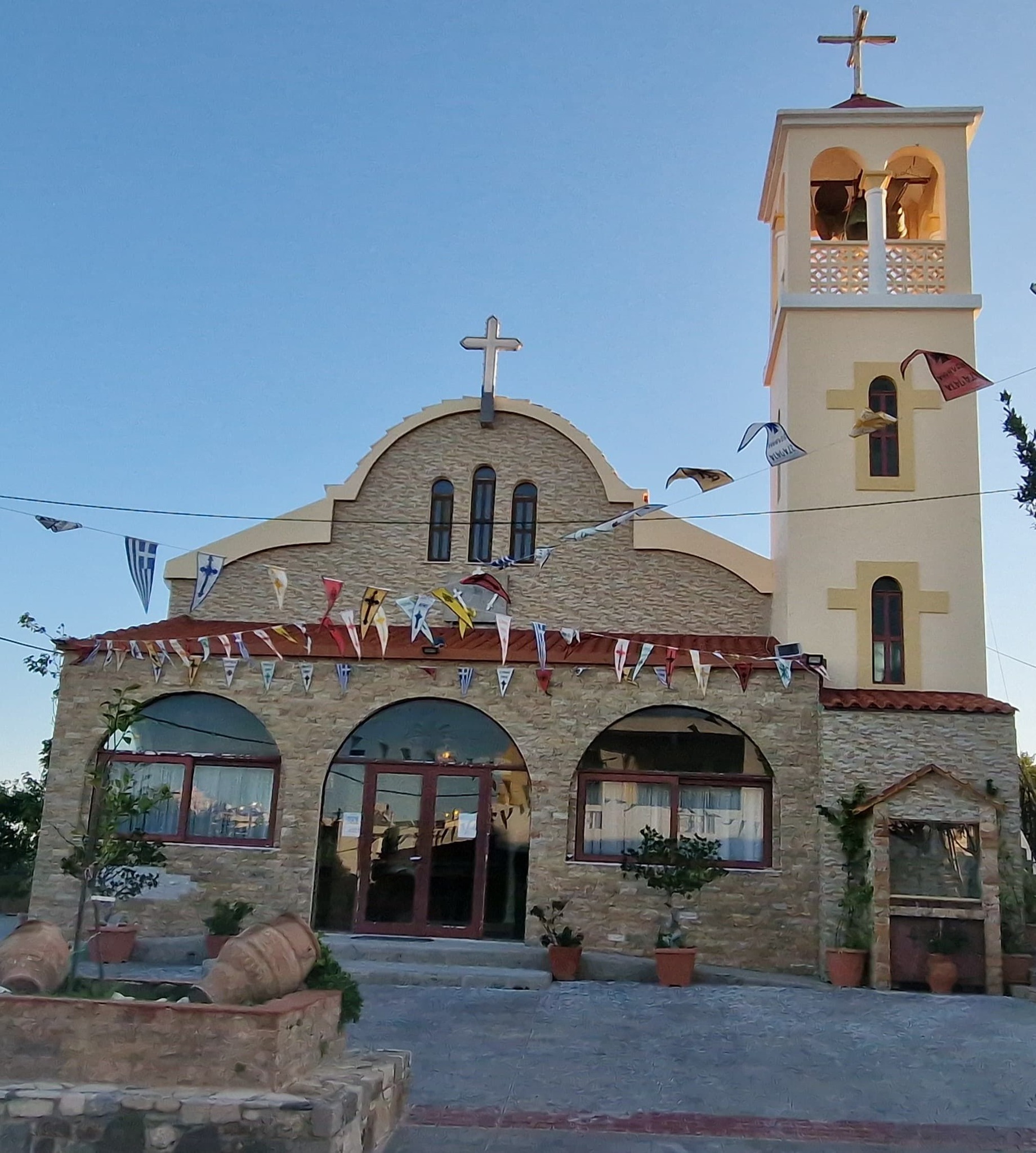 Αφιέρωμα στον Ι.Ν. Αγ. Αθανασίου και Αρχάγγελου Γαβριήλ στο Πλατάνι (γράφει η Ξανθίππη Αγρέλλη ...